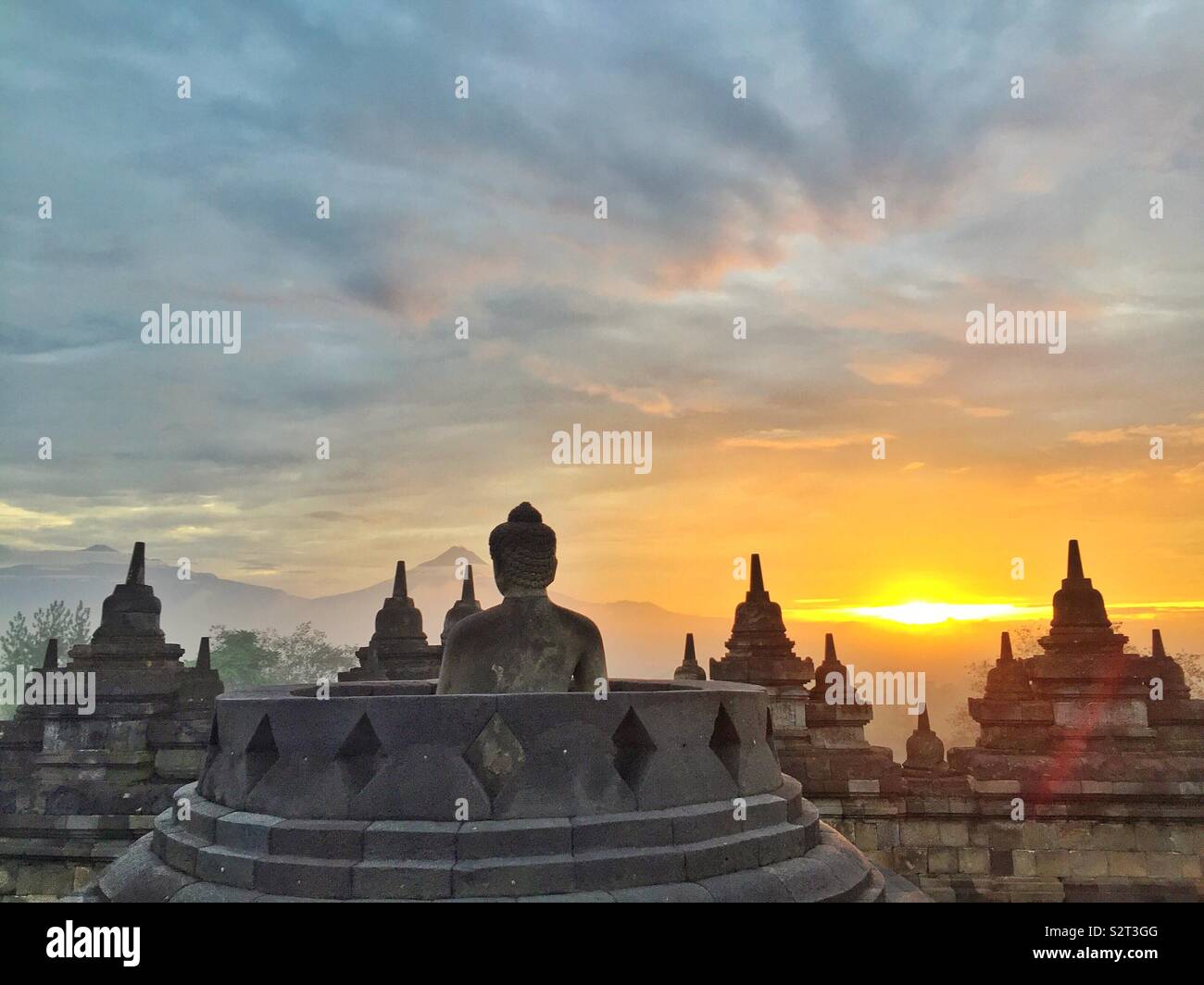 Borobudur Temple Sunrise High Resolution Stock Photography and Images ...
