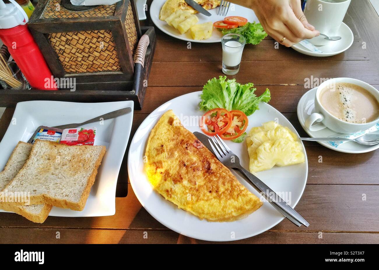 Plating meals hi-res stock photography and images - Alamy