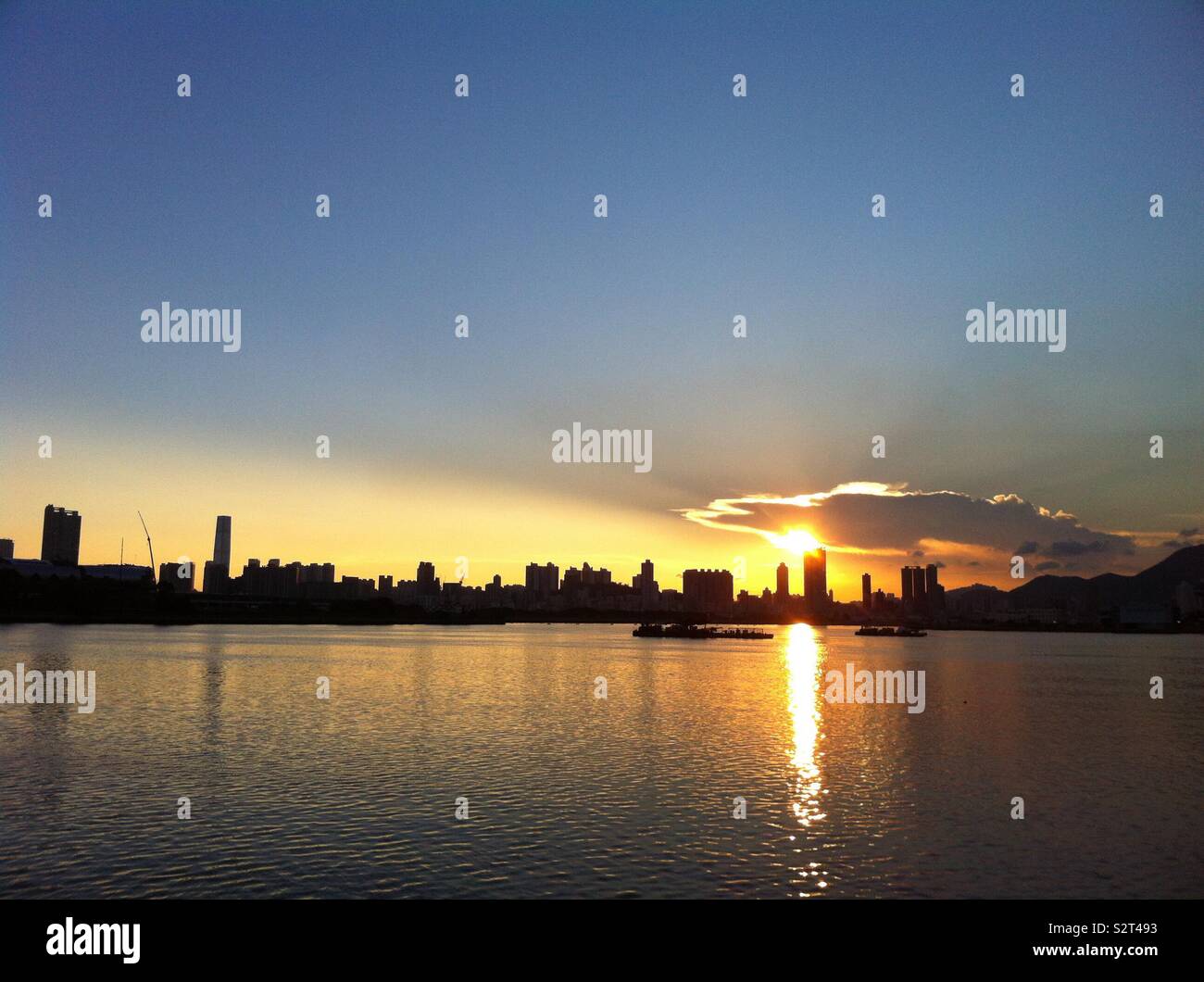 Hk sunset hi-res stock photography and images - Alamy