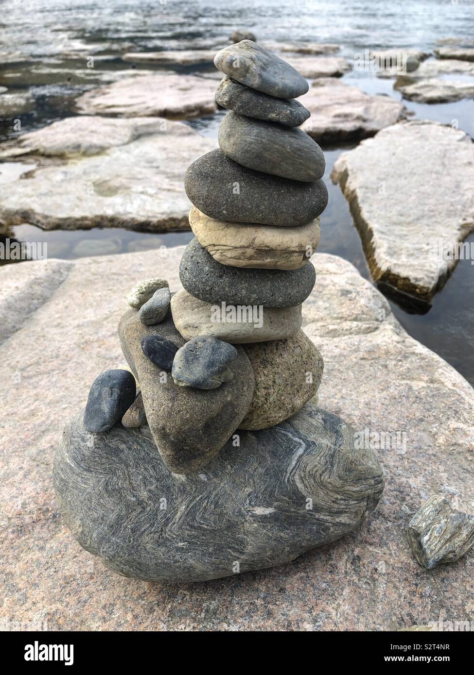 Stacked pebbles by water hi-res stock photography and images - Alamy