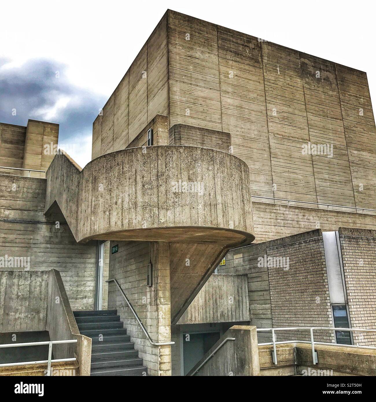 Brutalist architecture london hi-res stock photography and images - Alamy