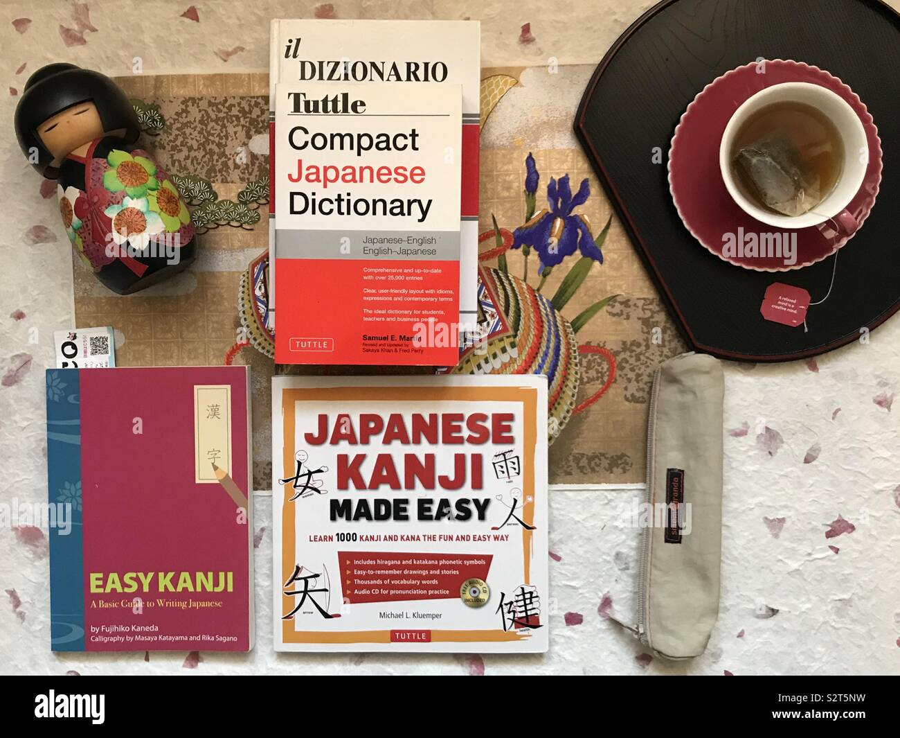 Kanji lesson hi-res stock photography and images - Alamy