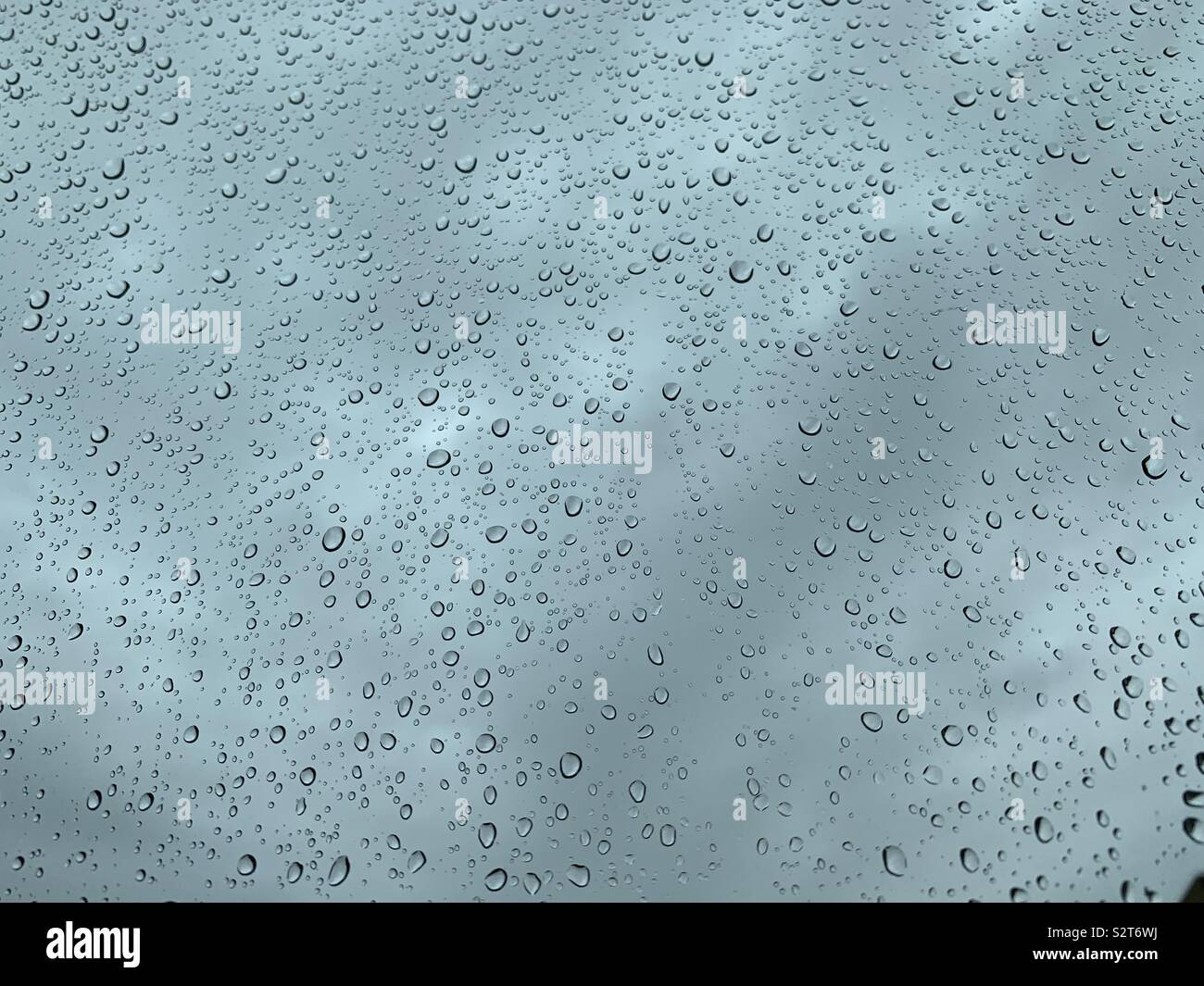 Rain on window hi-res stock photography and images - Alamy