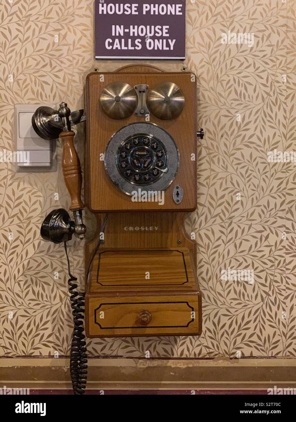 Old fashioned telephone Stock Photo - Alamy