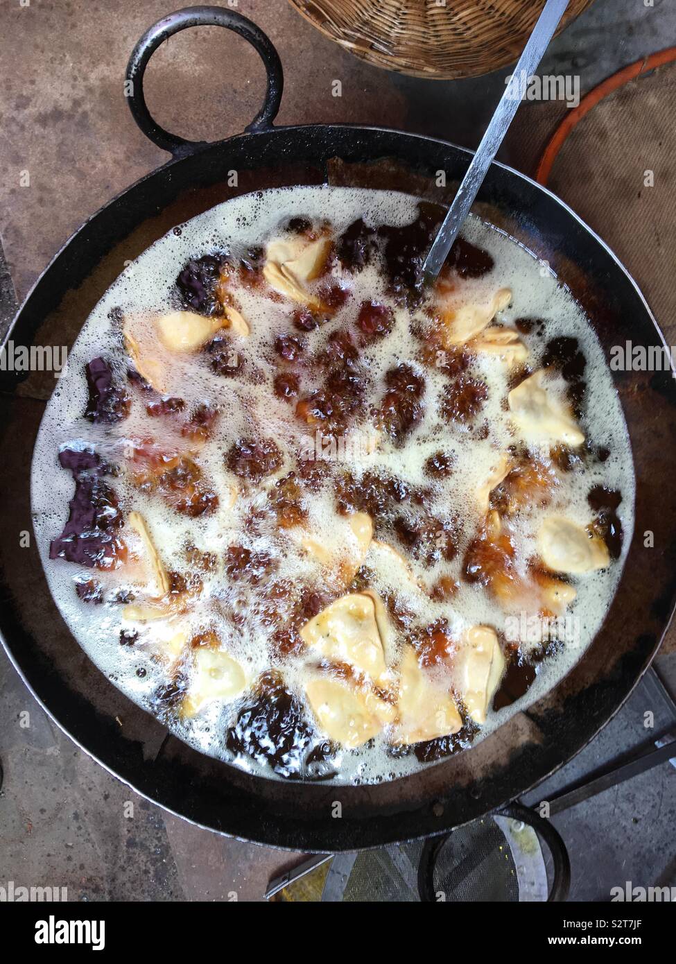 Indian samosa hi-res stock photography and images - Alamy