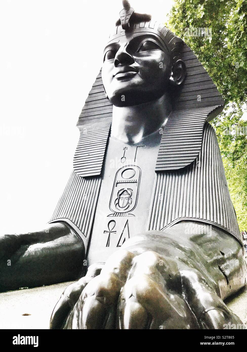 Statue sphinx london embankment hi-res stock photography and images - Alamy