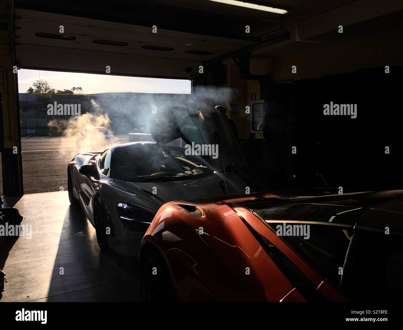 Garage setting hi-res stock photography and images - Alamy