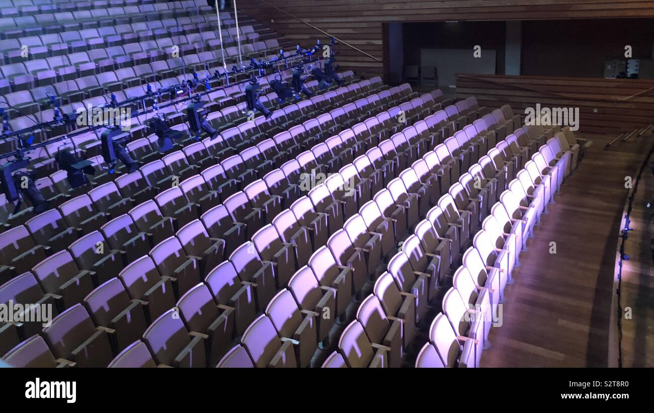 Empty auditorium seats hi-res stock photography and images - Alamy