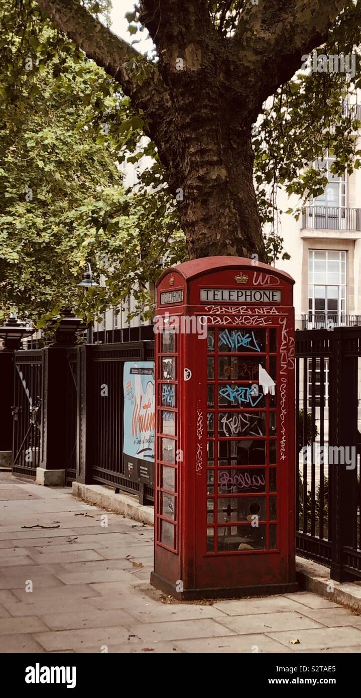 Broken phone box london hi-res stock photography and images - Alamy