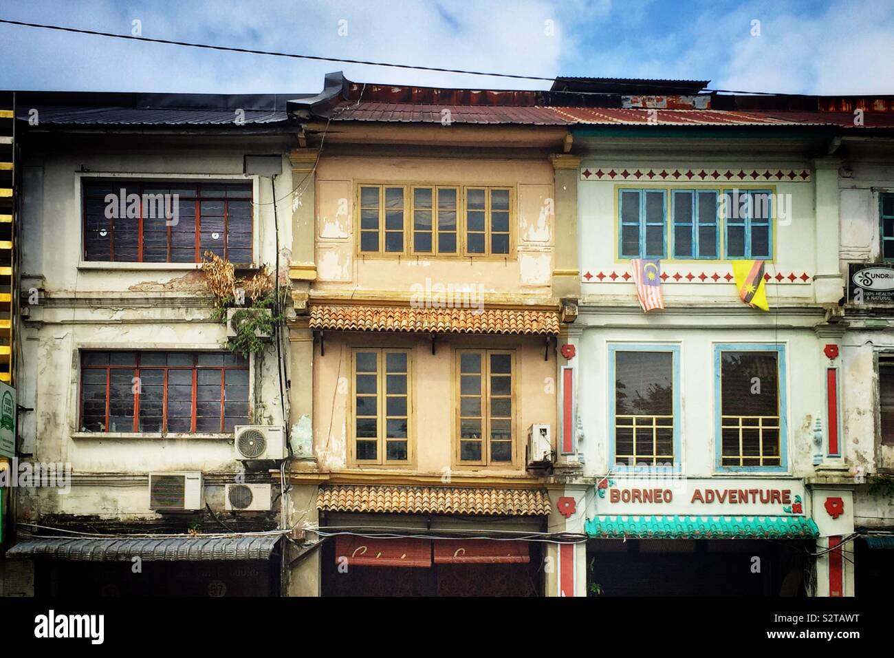 Shophouse facades hi-res stock photography and images - Alamy