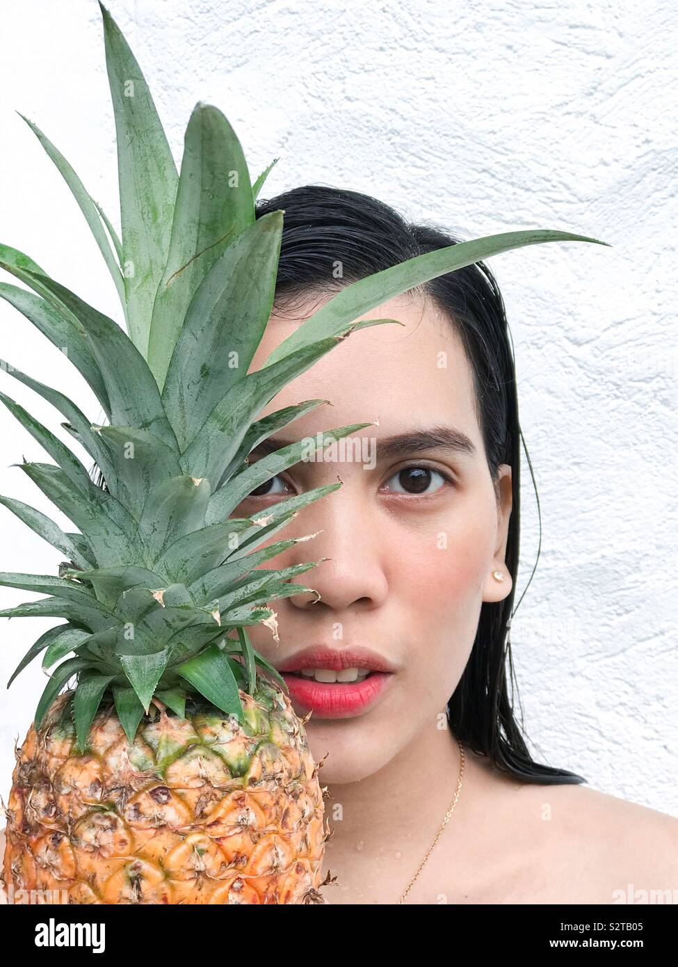 Be a pineapple - stand strong, wear a crown. 👸 Stock Photo - Alamy