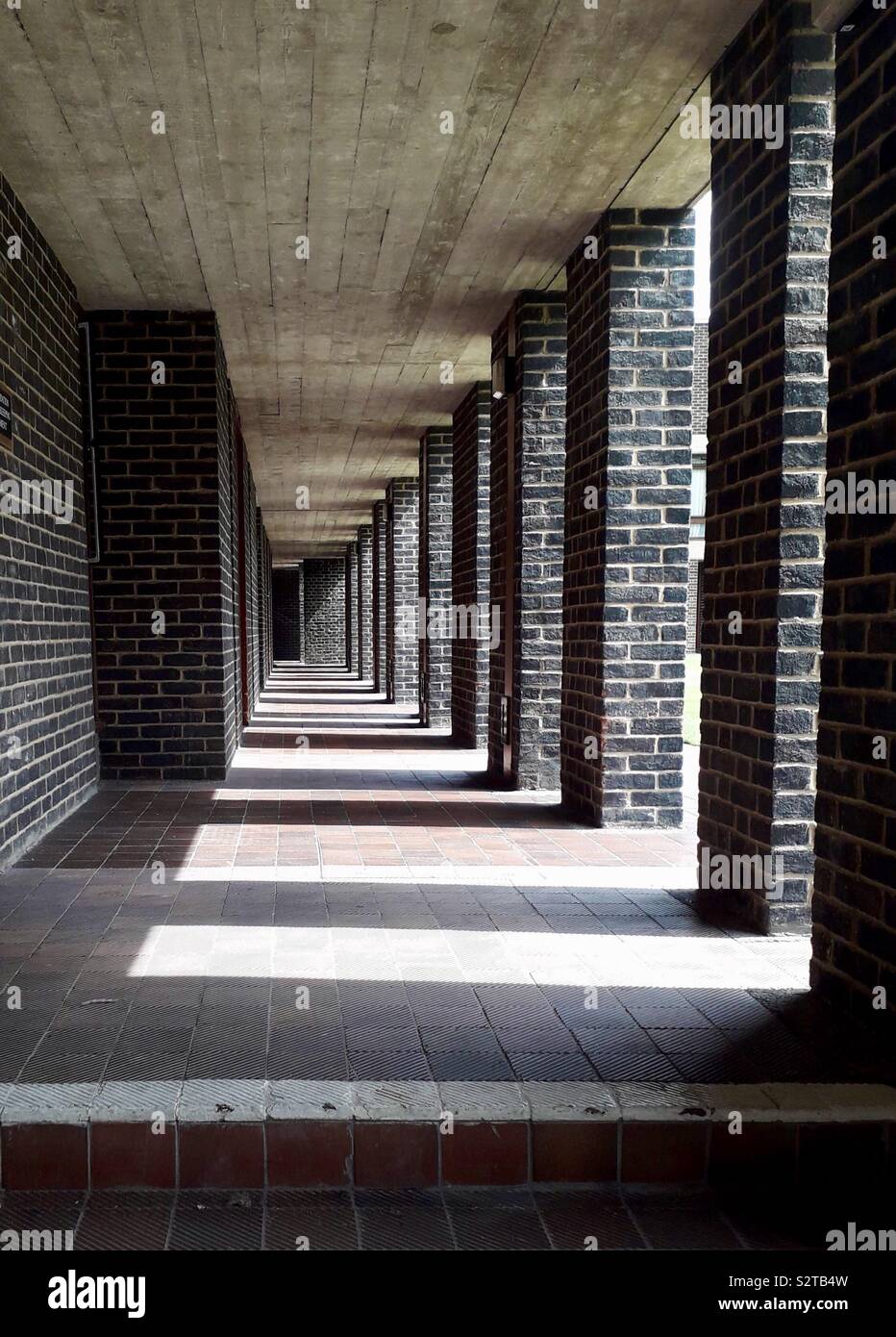 Perspective of conrete walls Stock Photo - Alamy