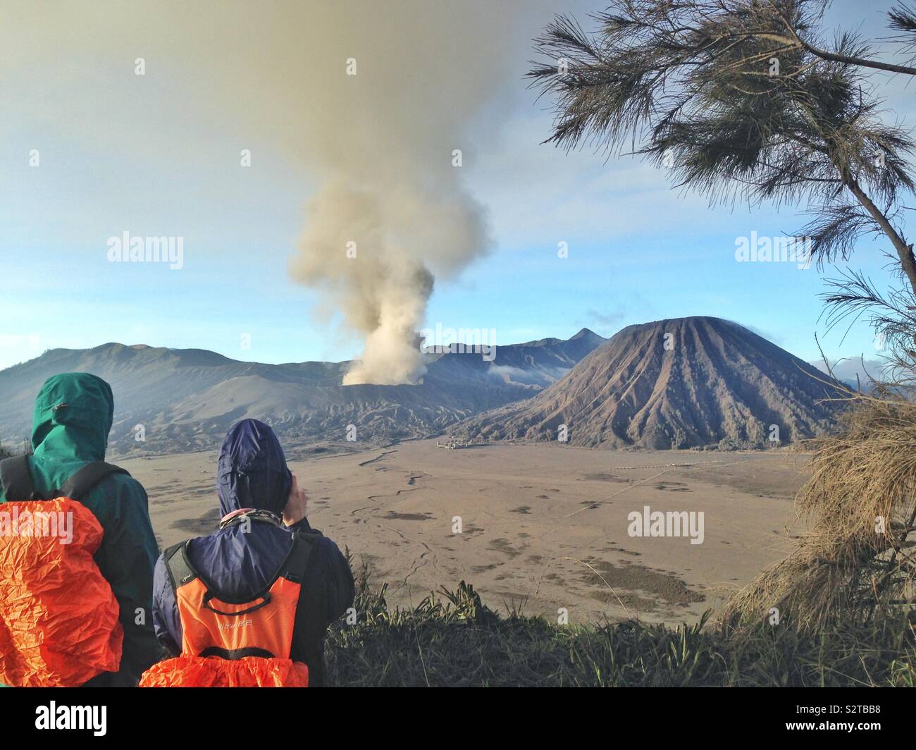 Ash volcano column hi-res stock photography and images - Alamy