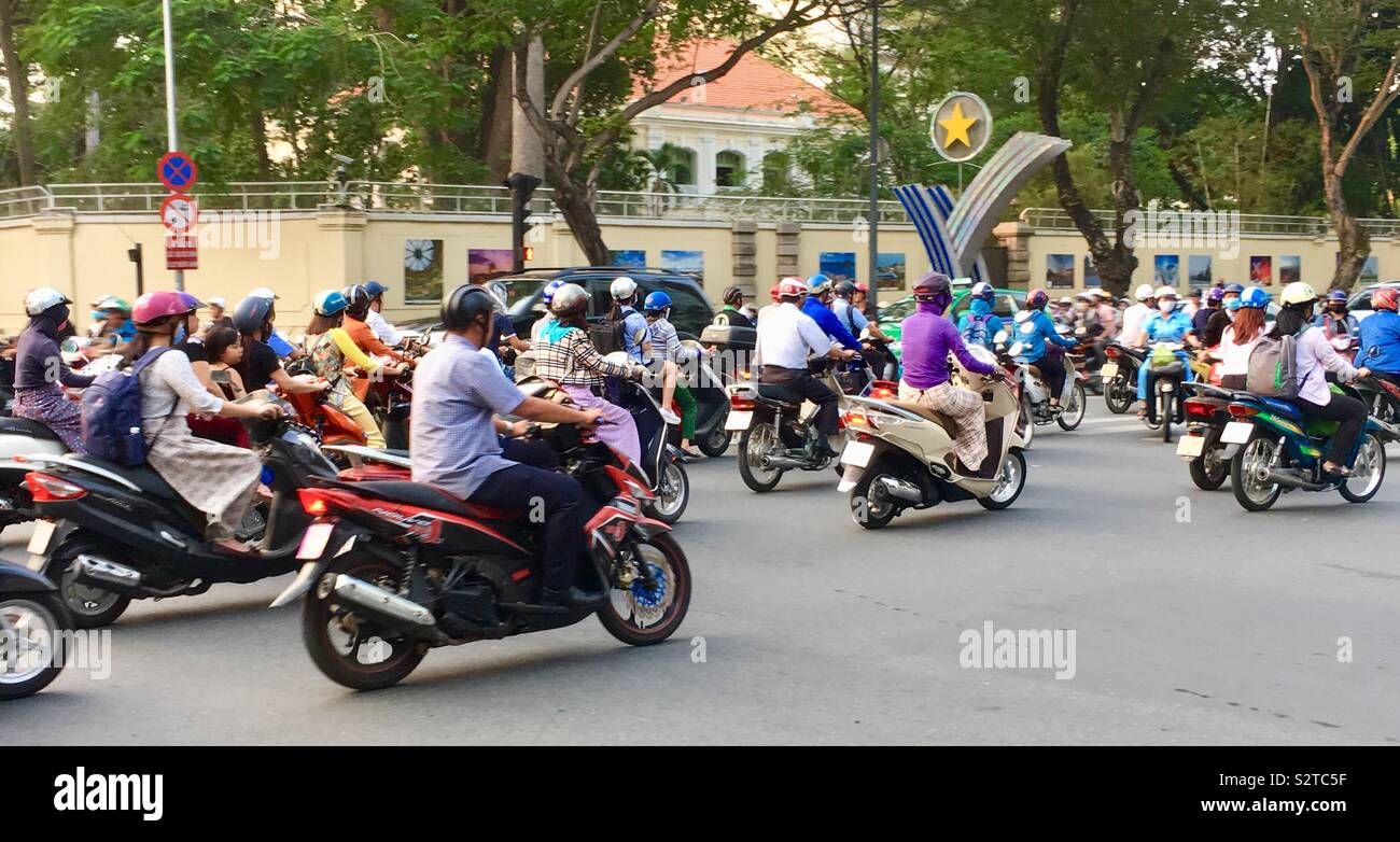 Vietnamese scooters hi-res stock photography and images - Alamy