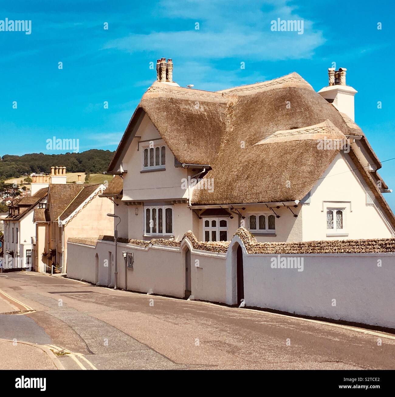 Thatched cottage, Devon, England Stock Photo - Alamy