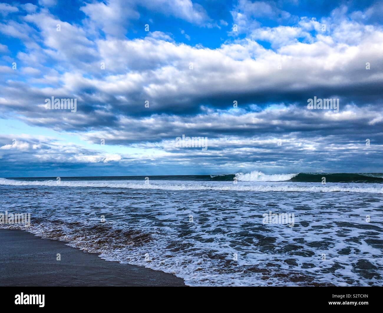 Endless surf hi-res stock photography and images - Alamy