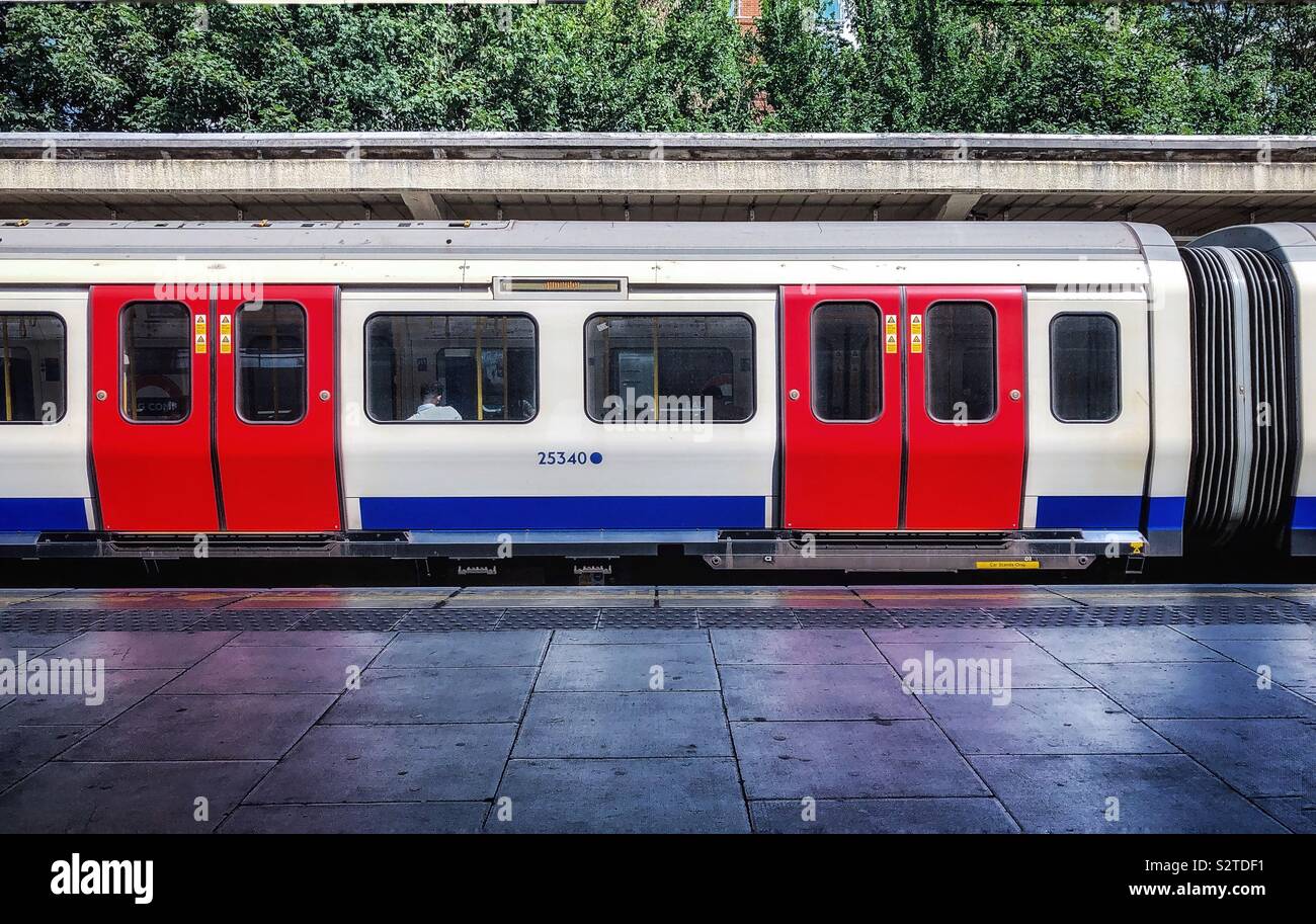 S stock tube train hi-res stock photography and images - Alamy