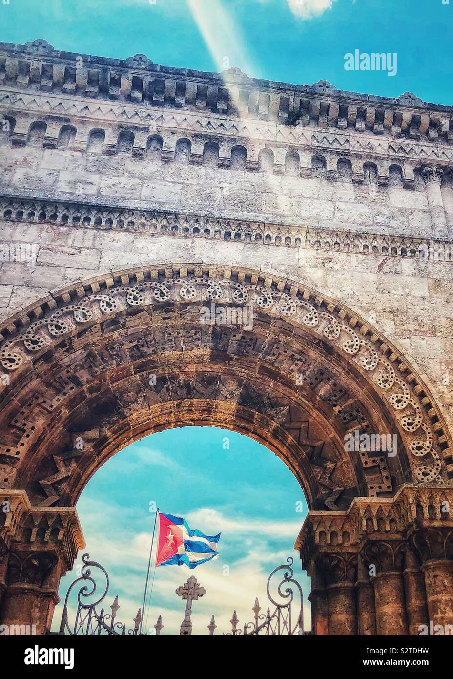 Cuban flag through an arch at El Cemetario de Cristobal Colon Stock ...