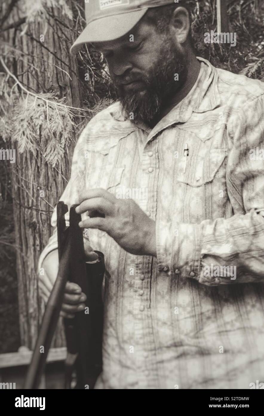 Man loading gun hi-res stock photography and images - Alamy