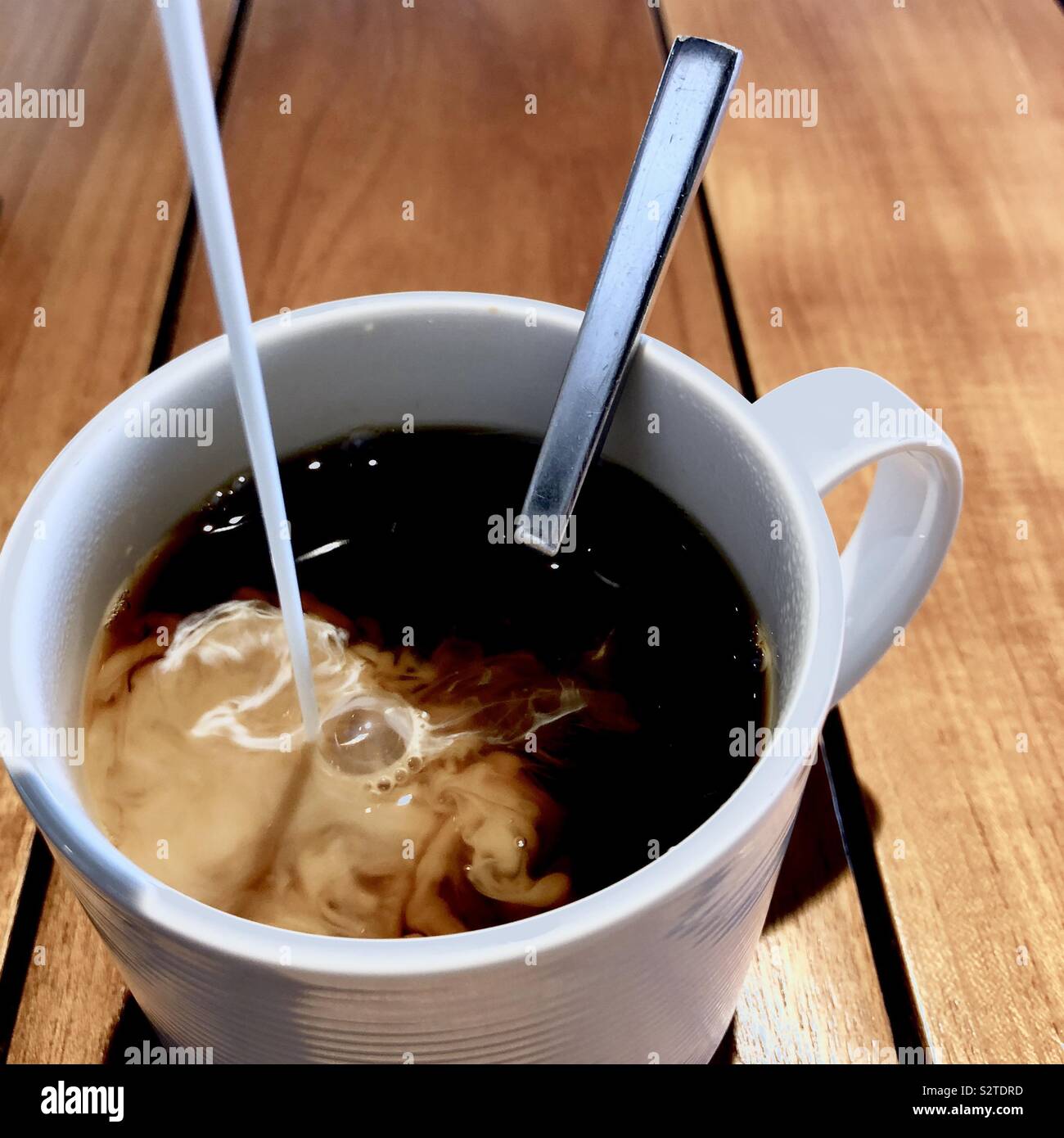 Cream coffee pouring hi-res stock photography and images - Alamy