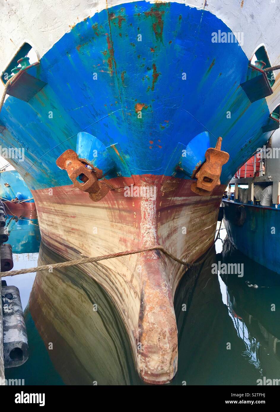 Front of vessel hi-res stock photography and images - Alamy