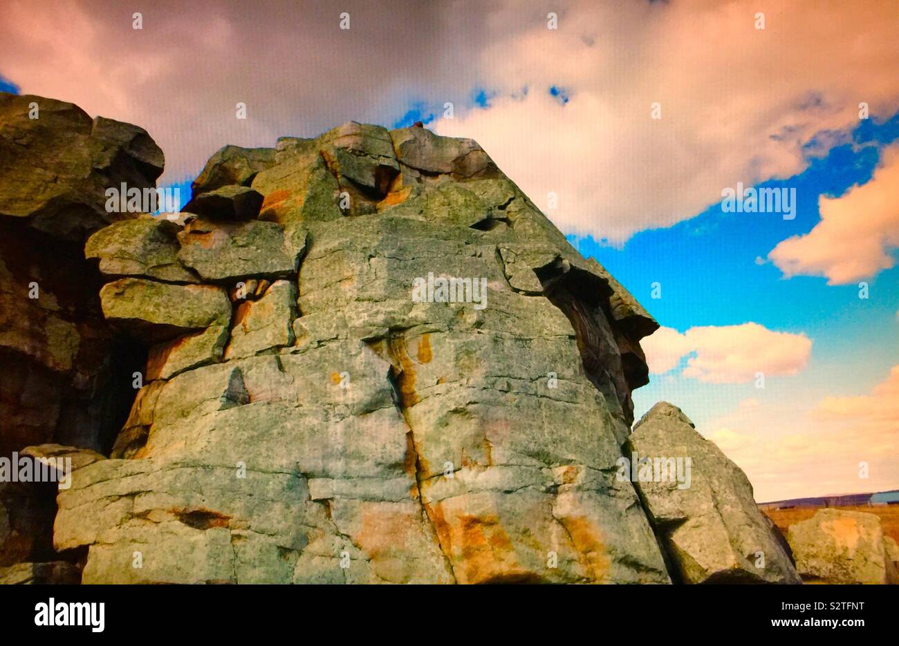 Okotoks erratic, quartzite rock, tourist attraction, Alberta, Canada ...