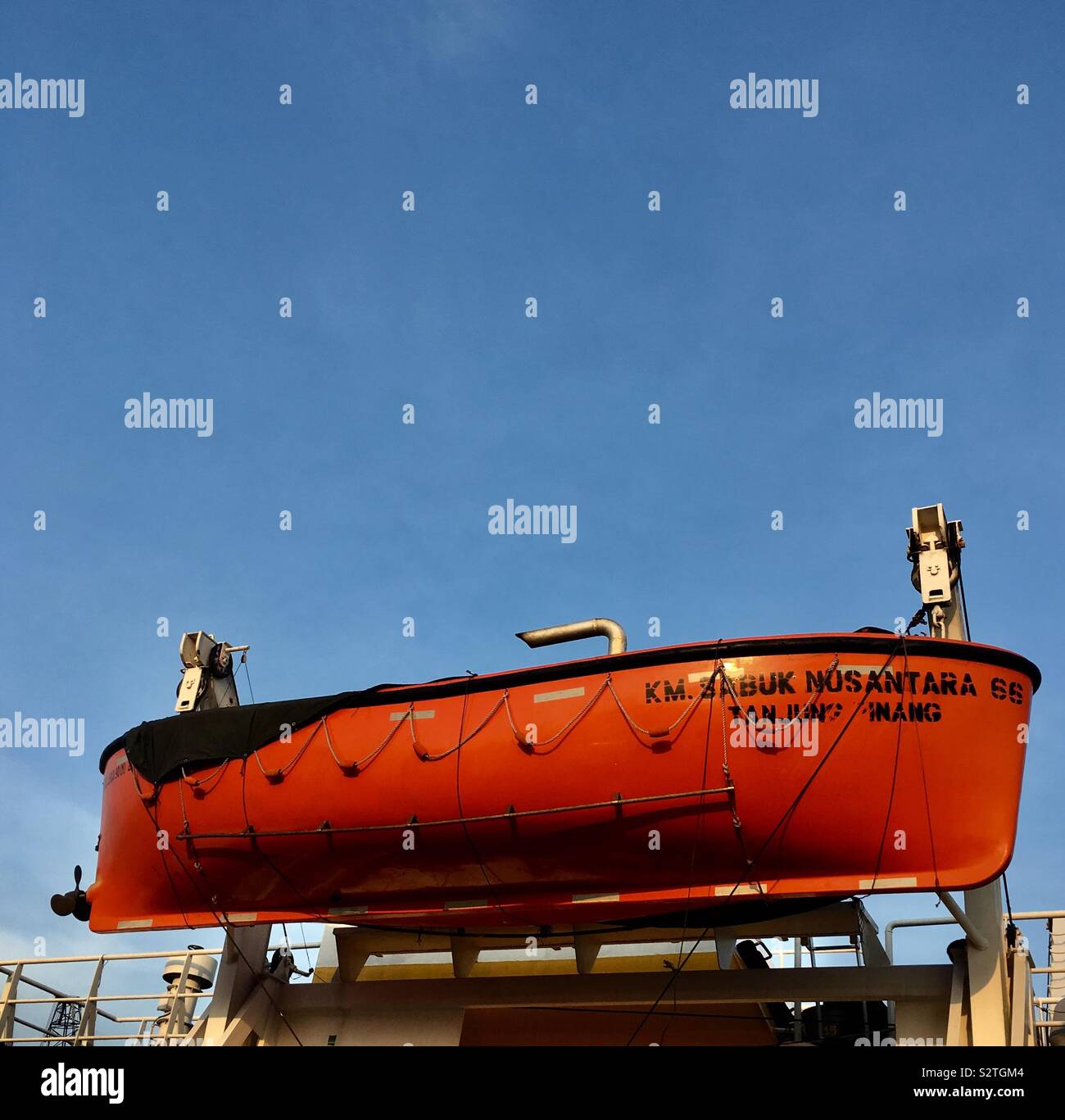 First lifeboat hi-res stock photography and images - Alamy