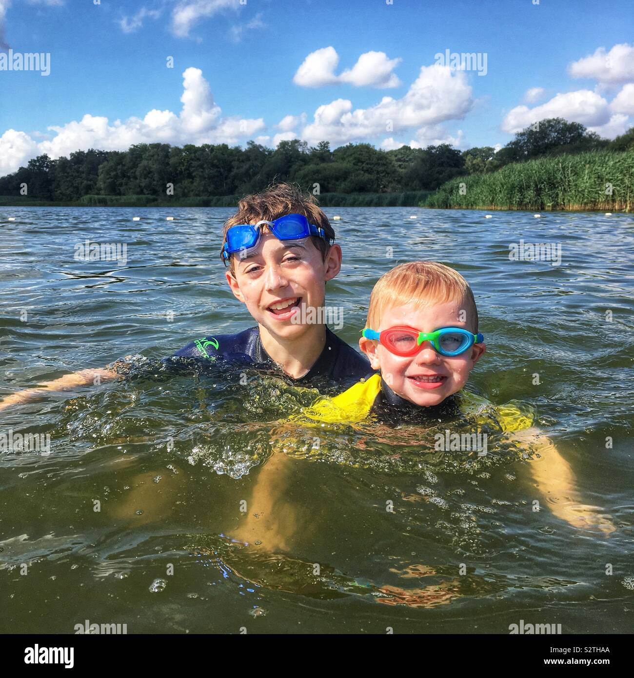 Frensham pond in surrey hi-res stock photography and images - Alamy
