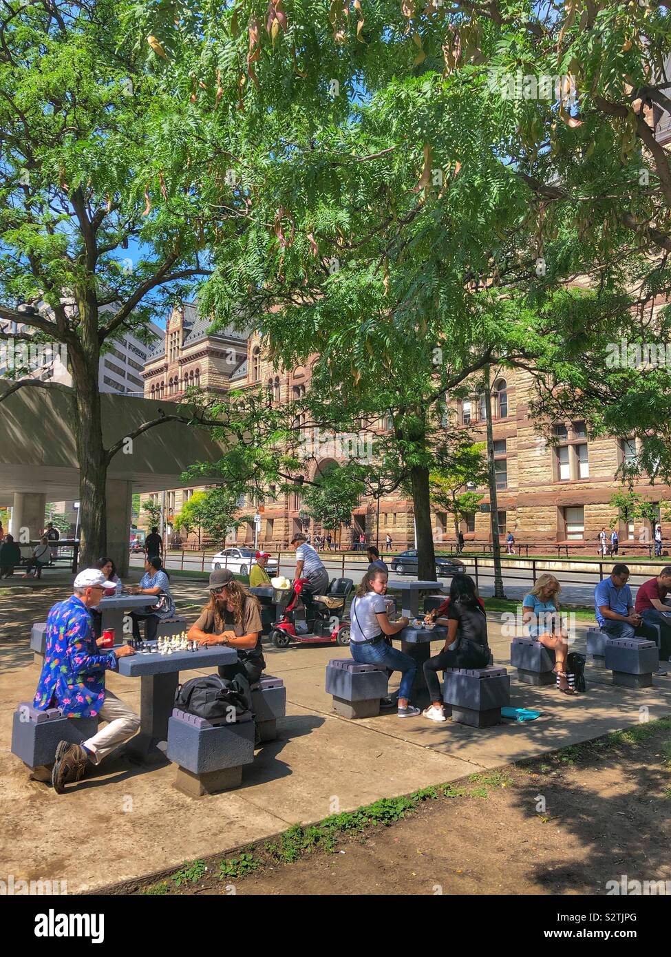 Day outdoors hi-res stock photography and images - Alamy