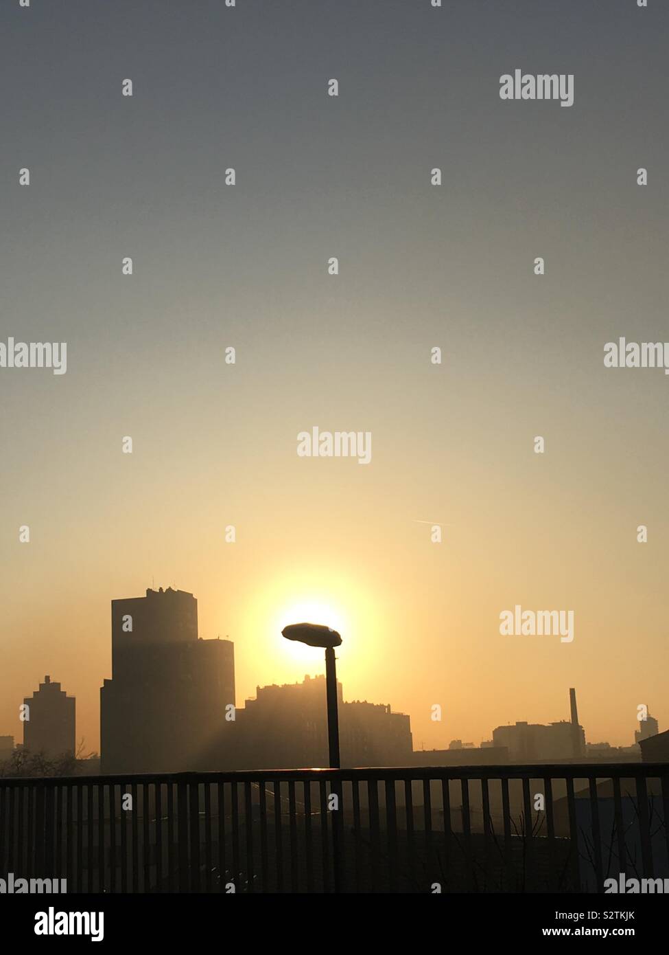 Sun light city buildings hi-res stock photography and images - Alamy