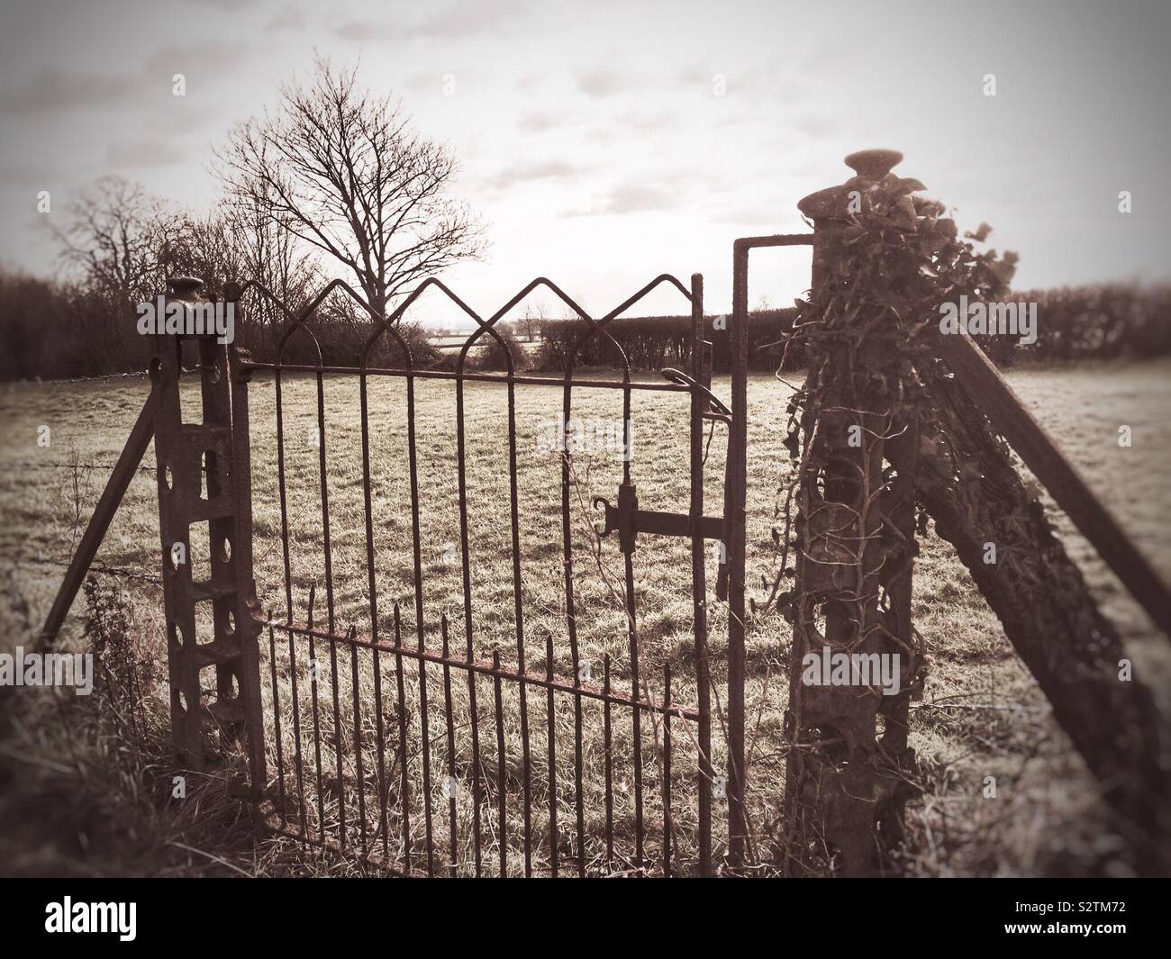 Atmospheric old gateway hi-res stock photography and images - Alamy