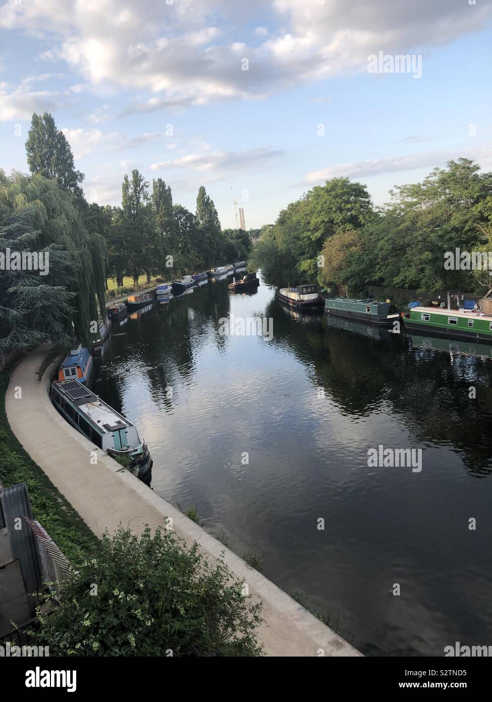 Lee valley river hi-res stock photography and images - Alamy