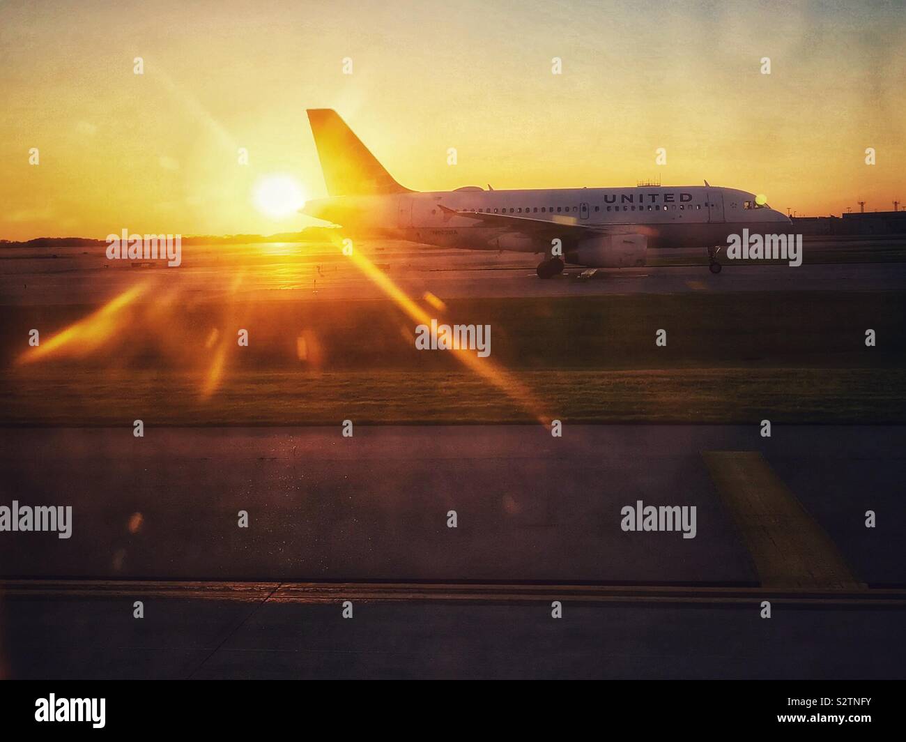 Tarmac runway hi-res stock photography and images - Alamy
