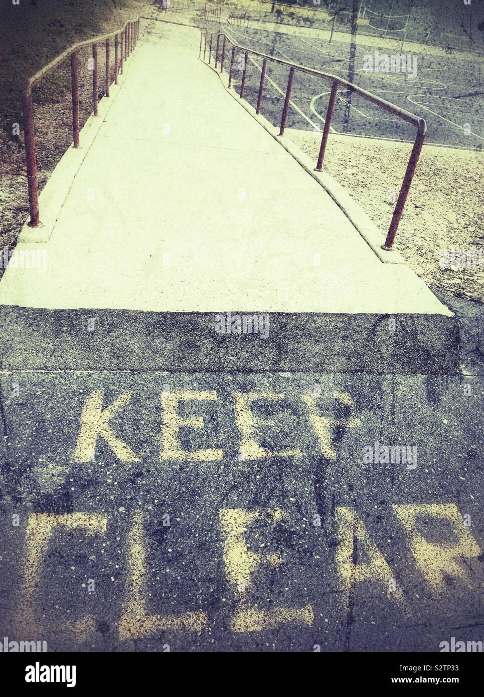 Keep Clear Walkway Stock Photo - Alamy