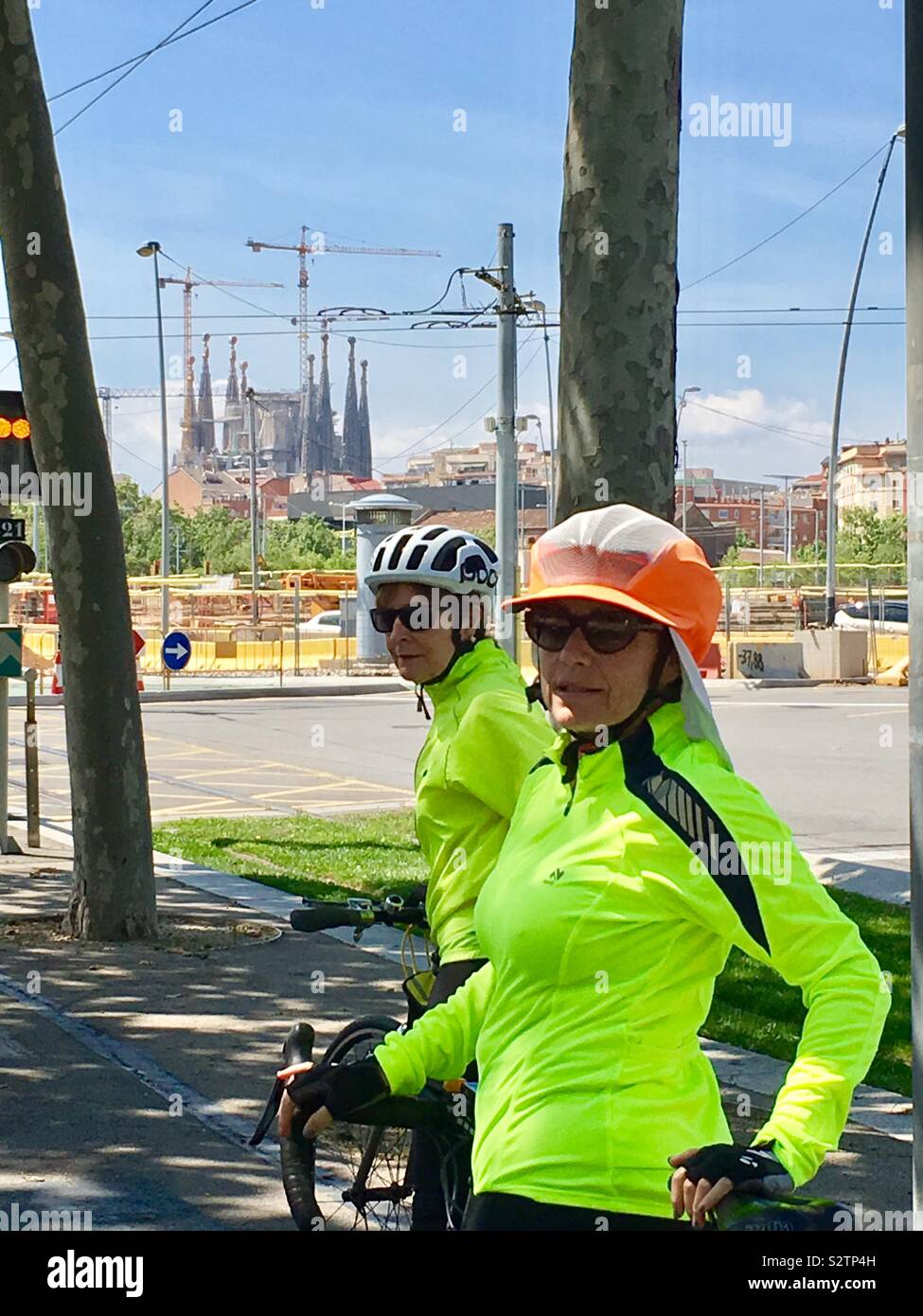 Women cyclists hi-res stock photography and images - Alamy