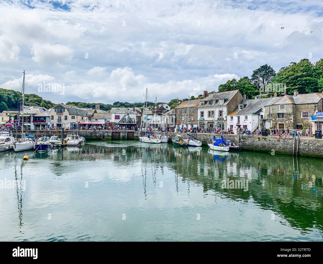 Padstow harbour and quayside Stock Photo - Alamy