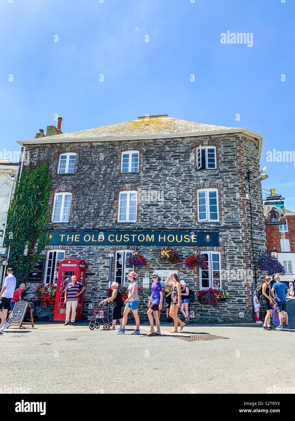 The Old Custom House pub in Padstow Cornwall Stock Photo - Alamy