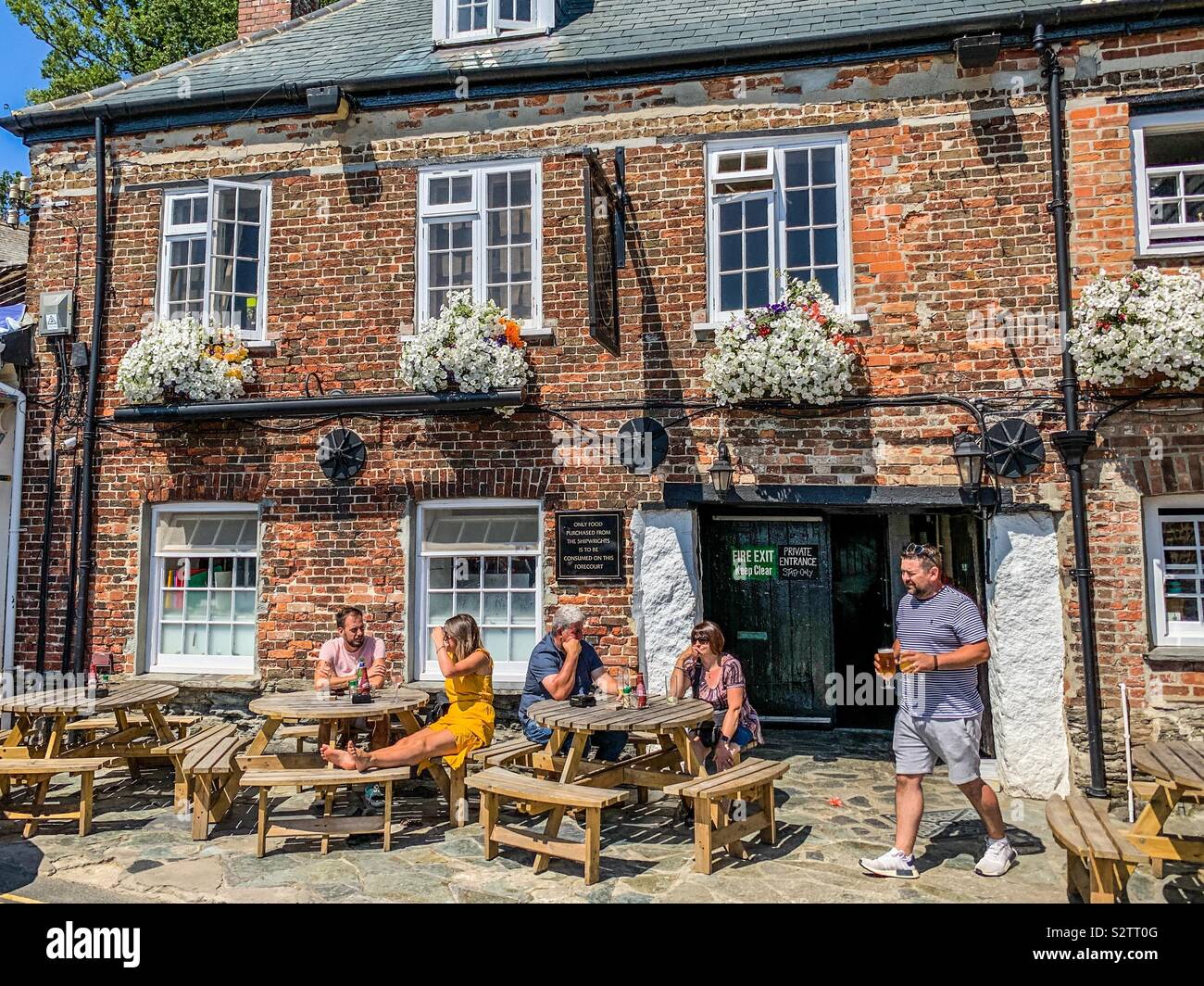 The Shipwights pub in Padstow Cornwall Stock Photo - Alamy