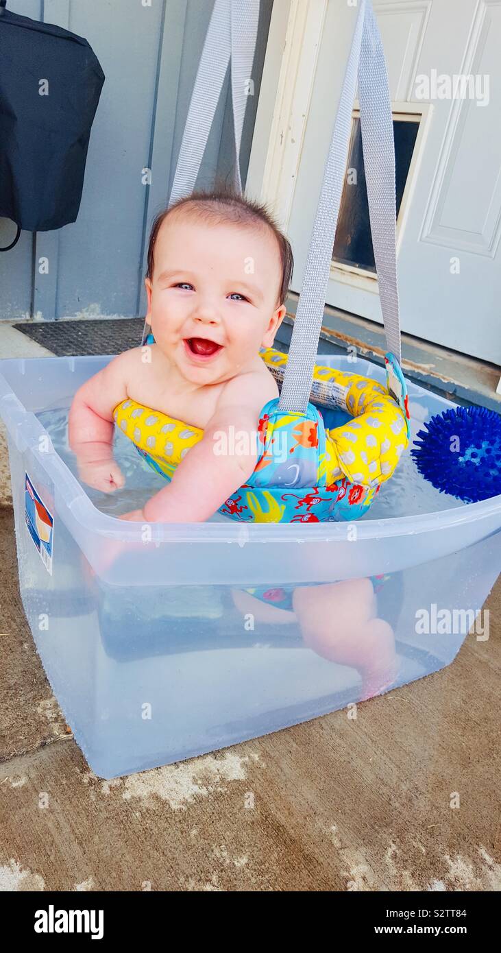 Baby waterplay hi-res stock photography and images - Alamy