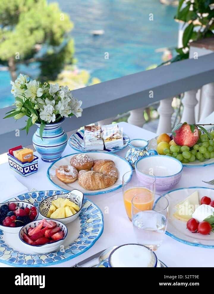 Breakfast for Everyone this morning at Bonanjo, Douala Cameroon ...