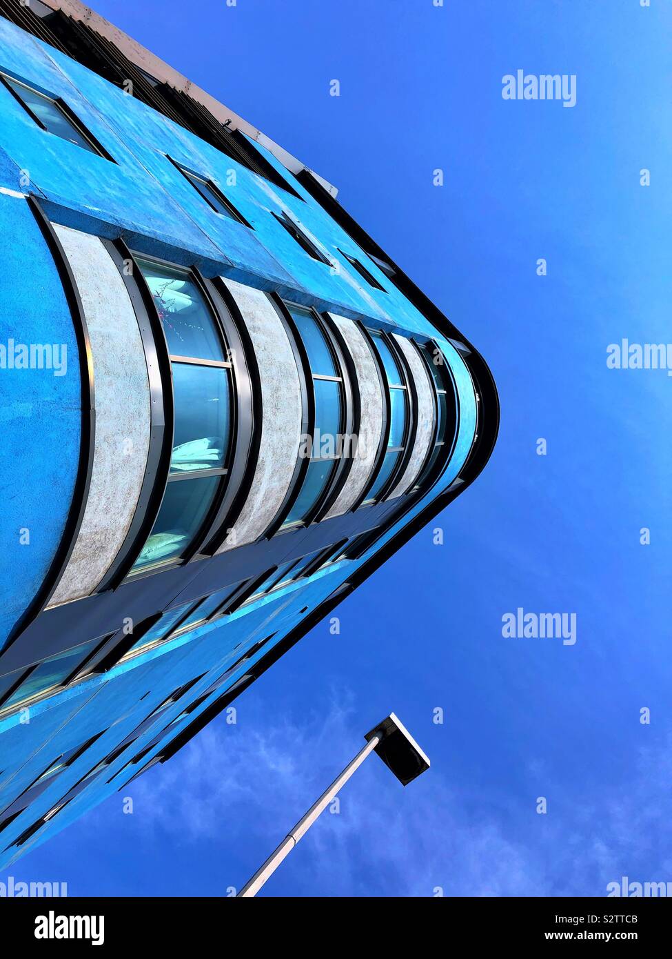 Curved building hi-res stock photography and images - Alamy