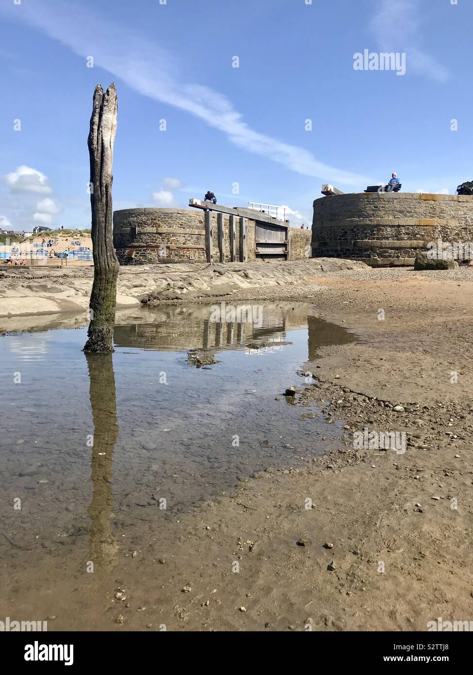Sea lock gates hi-res stock photography and images - Alamy