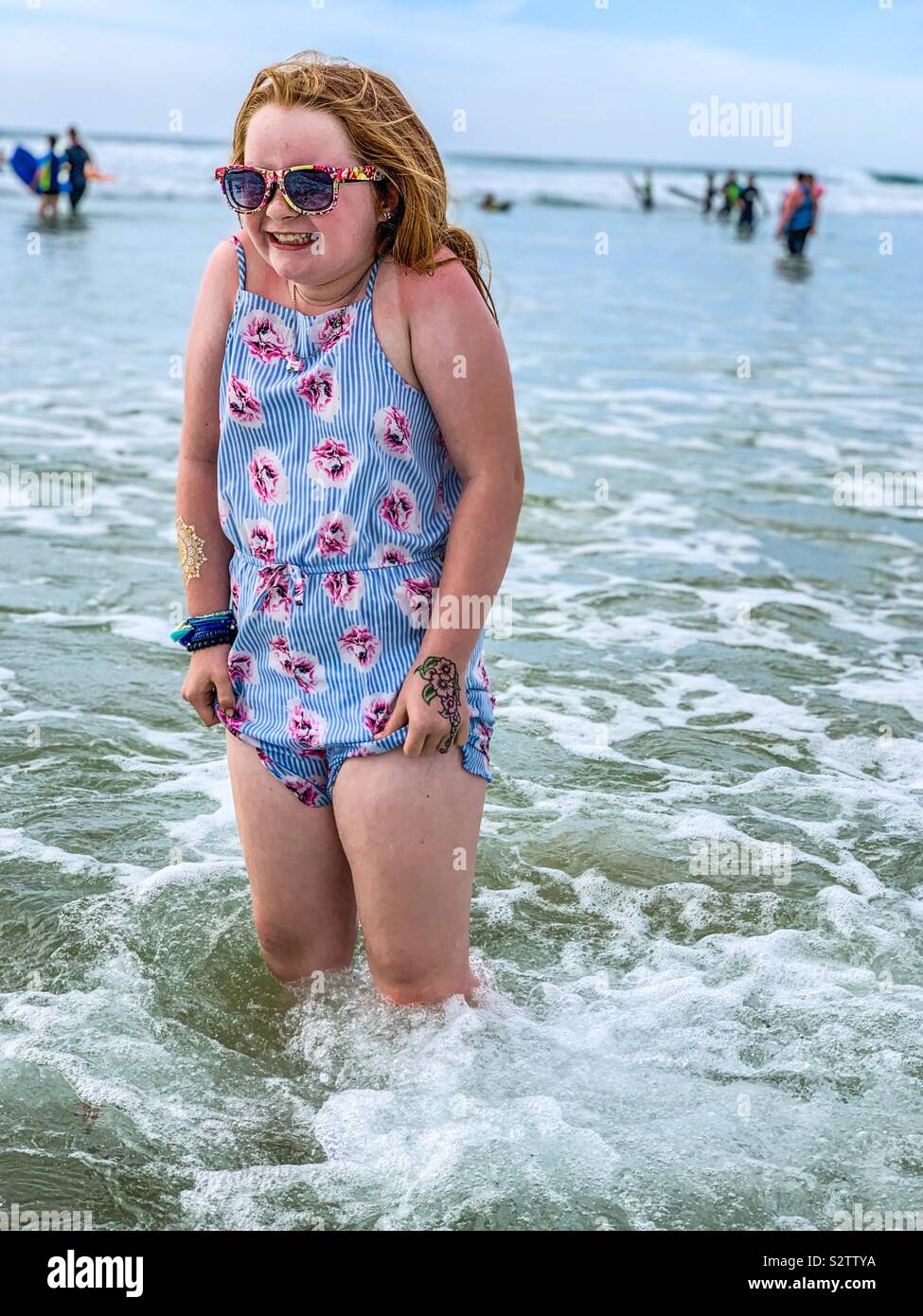 Young girl cold in sea water in Cornwall Stock Photo - Alamy