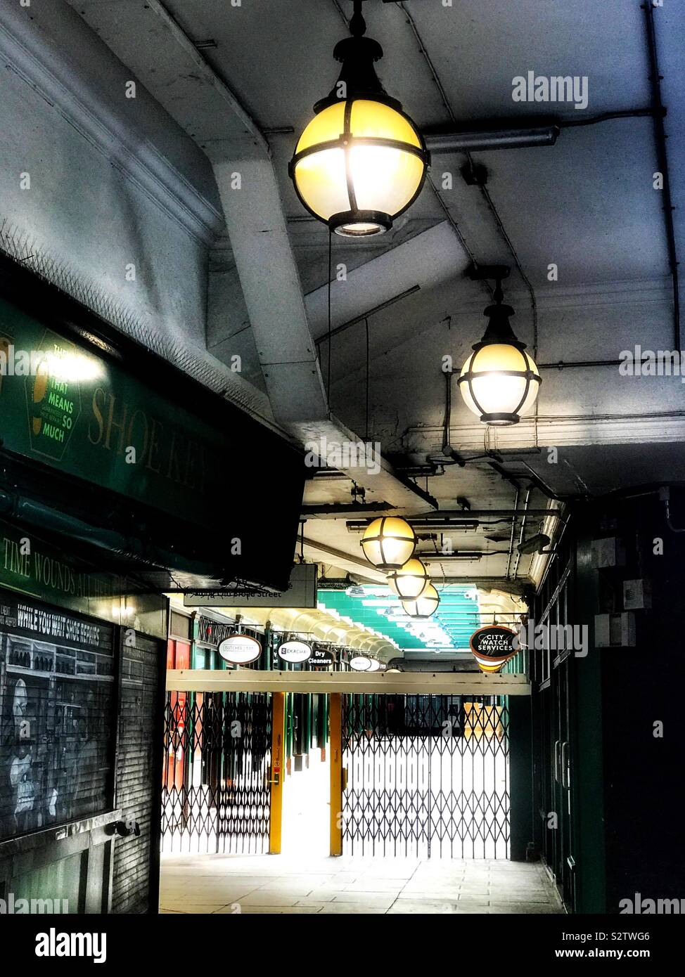 Liverpool street london shopping hi-res stock photography and images ...