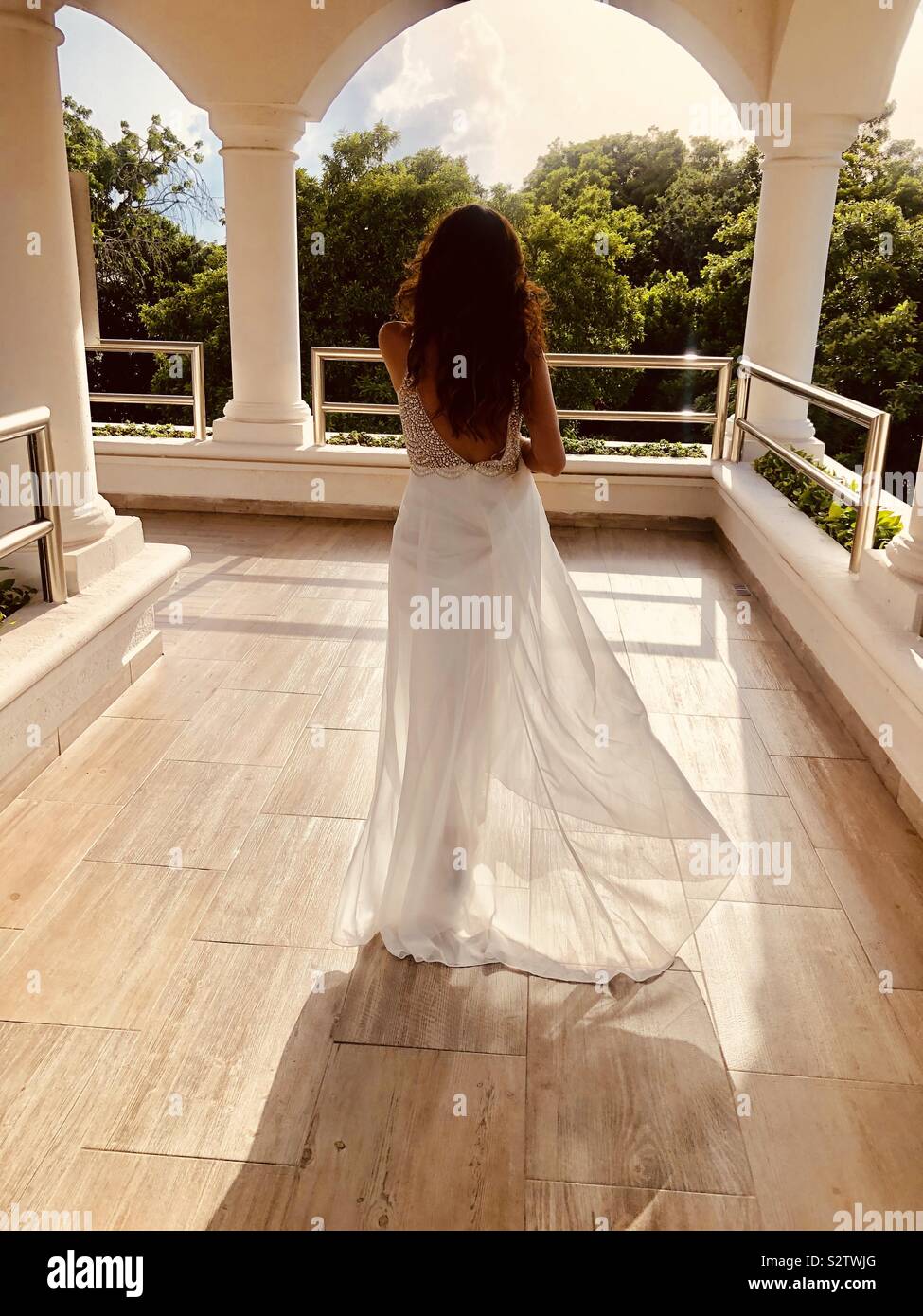 Weddings walk hi-res stock photography and images - Alamy Weddings walk hi-res stock photography and images - Alamy