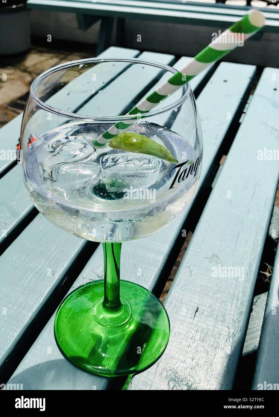 Gin oclock hi-res stock photography and images - Alamy