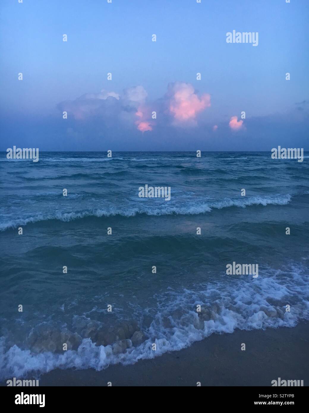 Pink miami sunset hi-res stock photography and images - Alamy