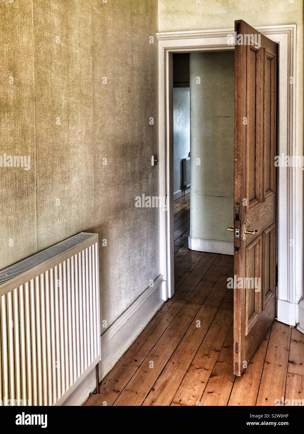 Internal wooden door in empty room Stock Photo - Alamy
