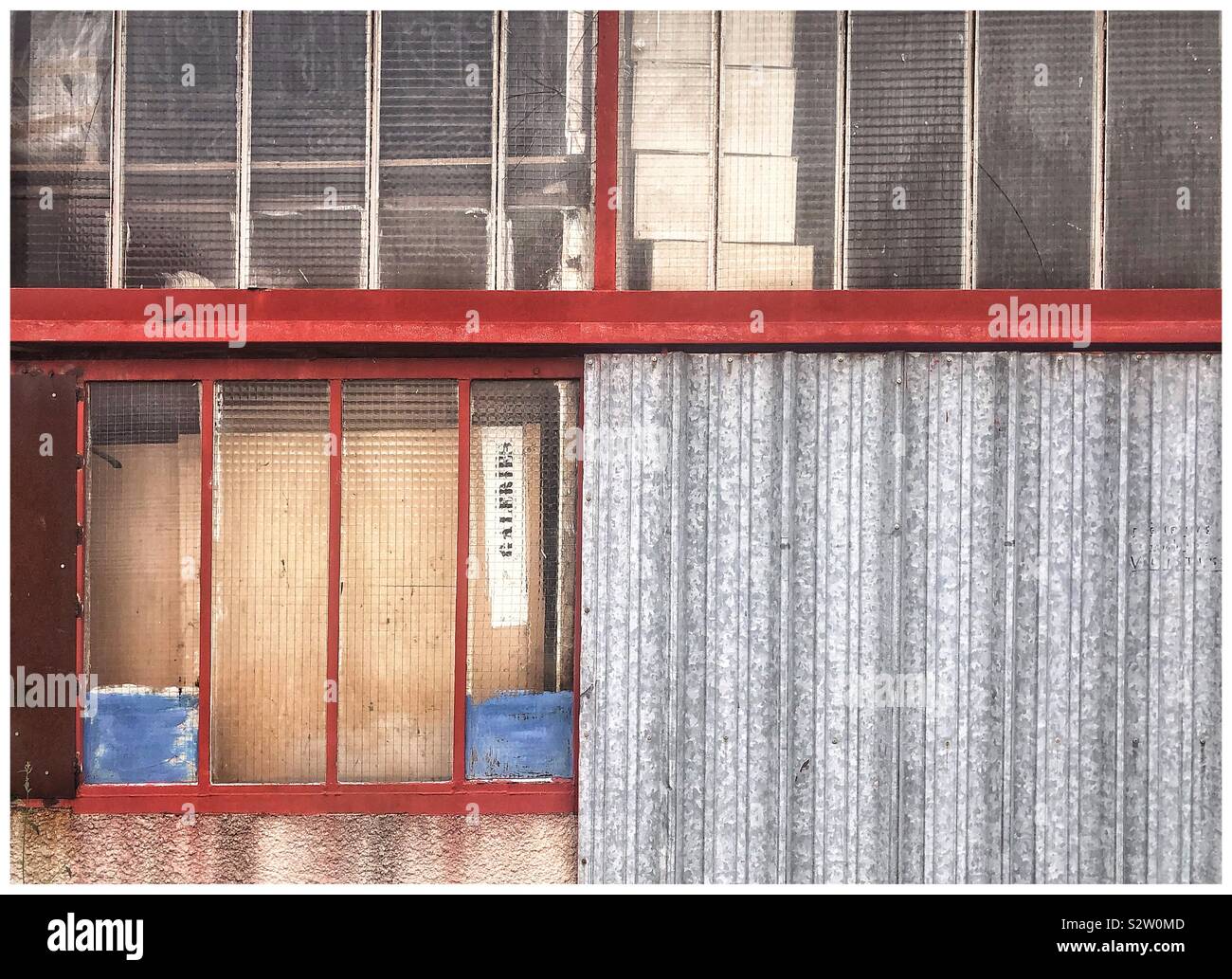 Industrial facade of windows & corrugated iron Stock Photo - Alamy