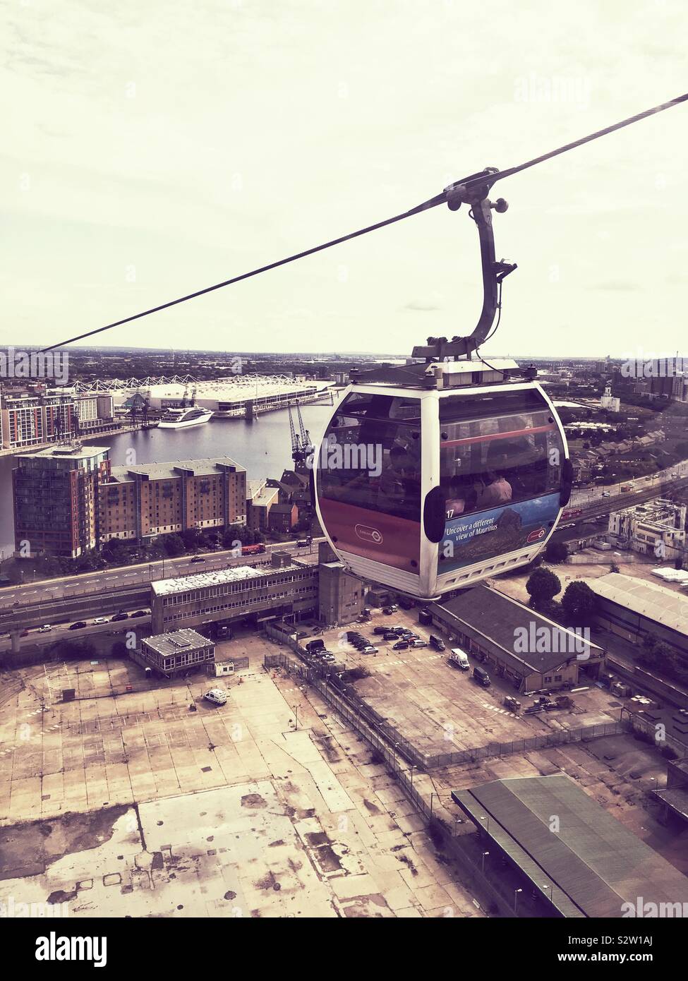 Emirates airline cable car, Greenwich peninsular, London, England ...